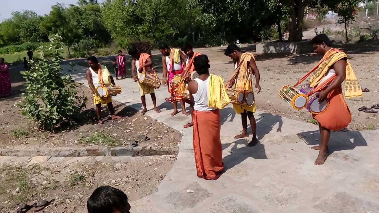 Iluppaiyur Chithirai Festival - Pambai Melam - 3 - YouTube