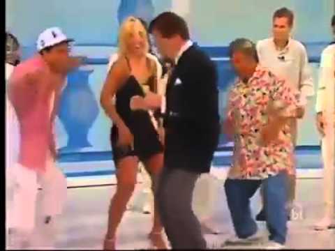 SILVIO SANTOS dançando na boquinha da garrafa - É o TCHAN