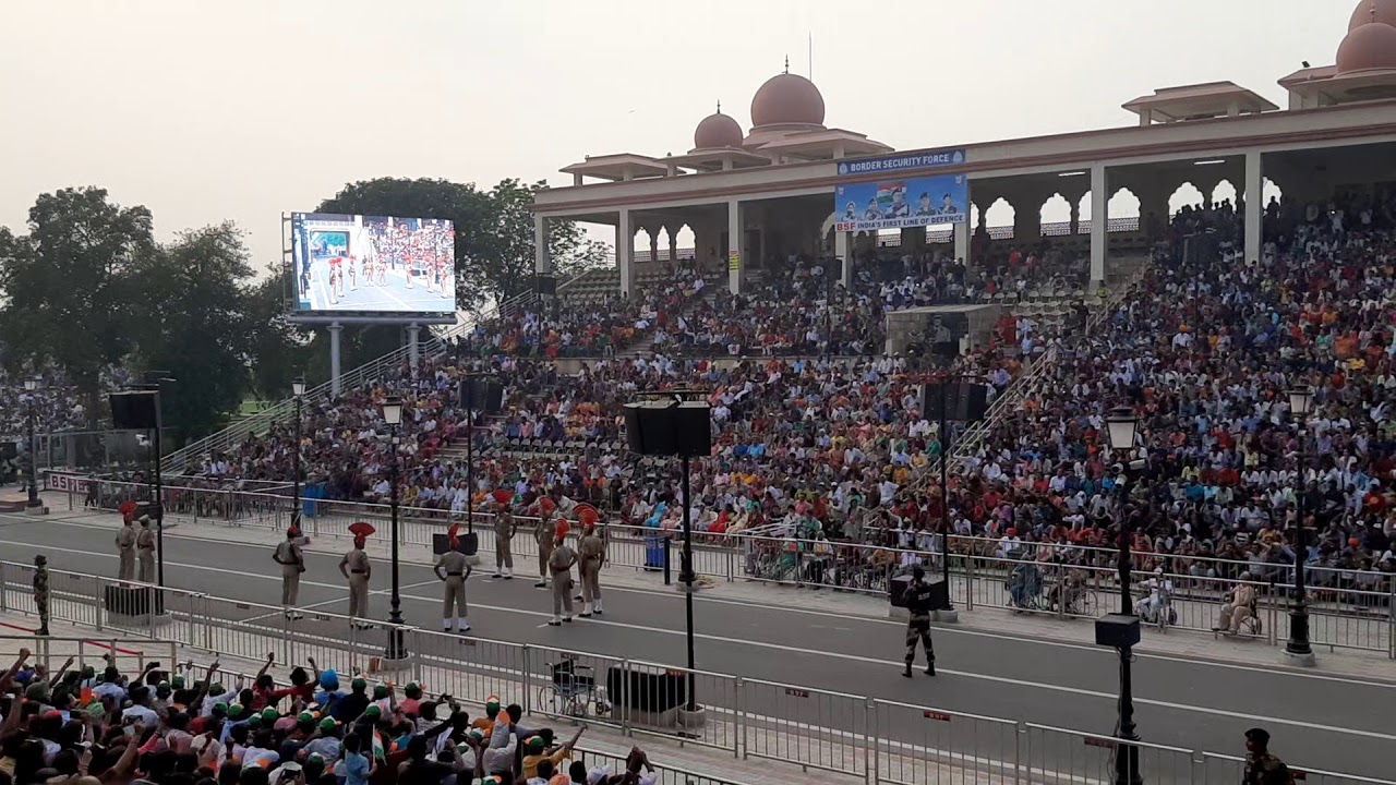 Atari Wagha Border Parade INDIA - YouTube