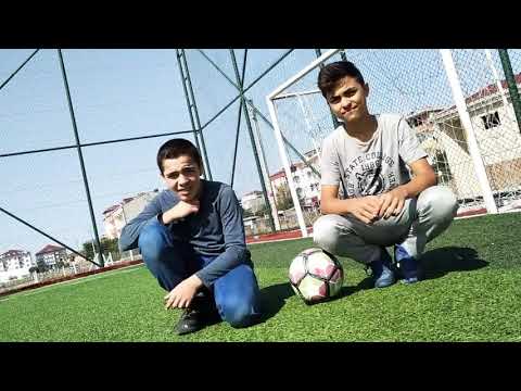 Halısahada şut çekmece.