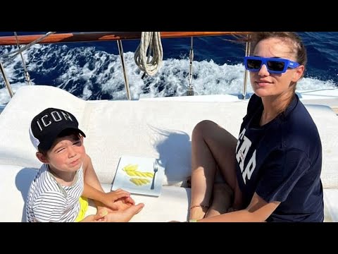 Fahriye Evcen oğlu Karanla denize açıldı