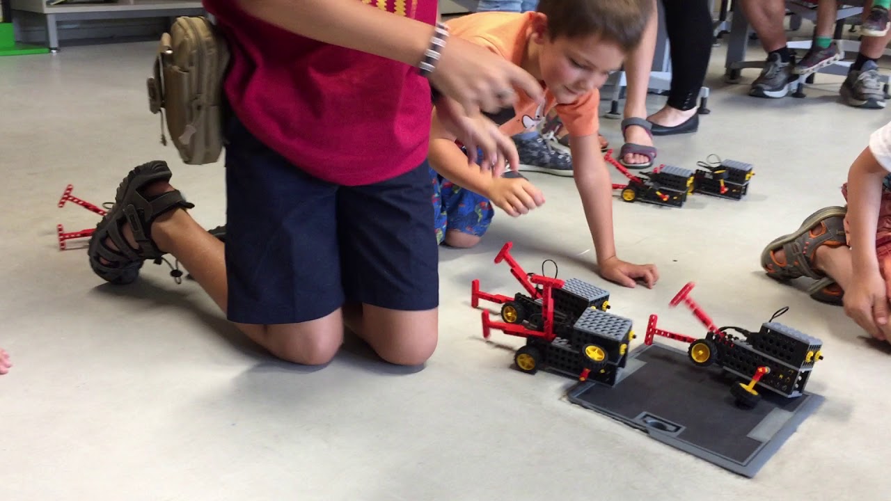 Course de robots au musée de la BD - YouTube