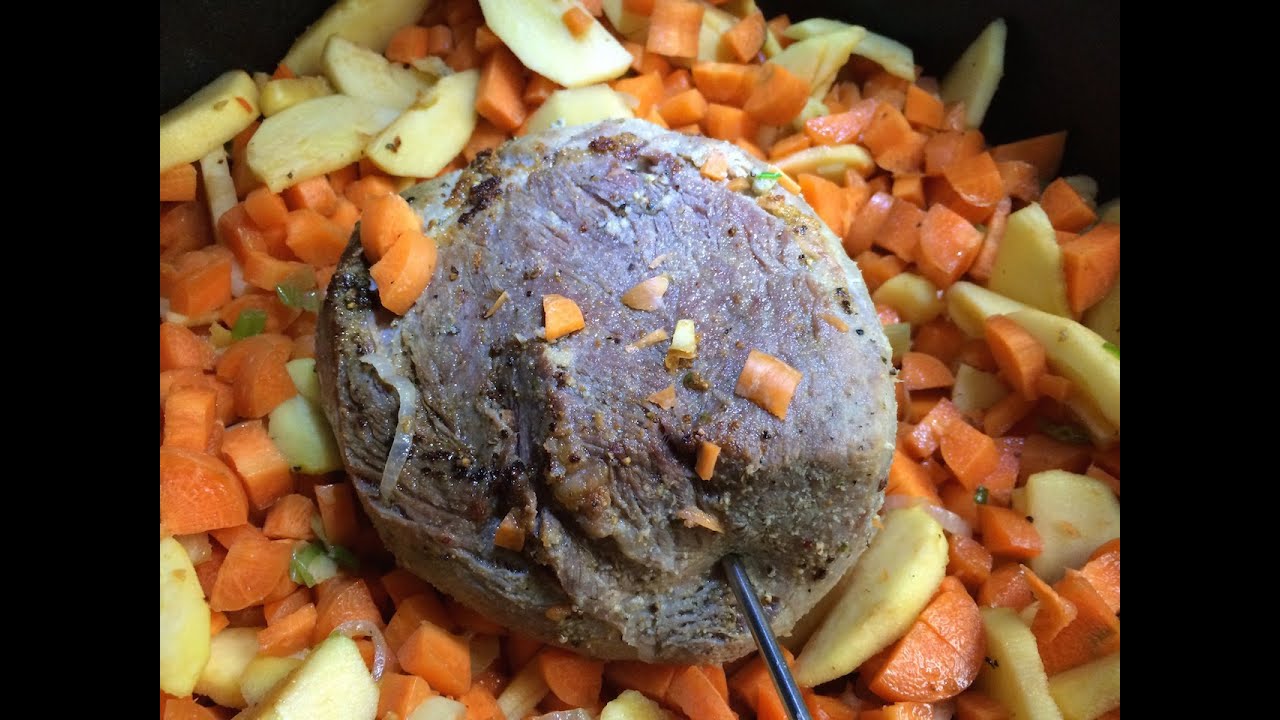 Schweinenuss mit Karotten und Äpfeln aus dem Dutch Oven (Dopf) - YouTube
