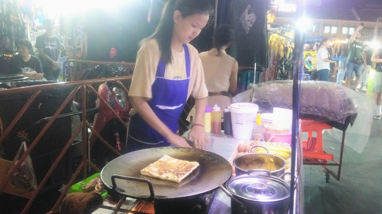 Bangkok Roti eggs and banana by Thai lady ! The most popular Roti ...
