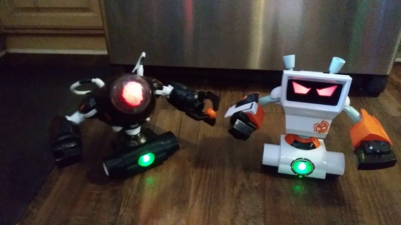 Cepia Big Fighting Robots - YouTube