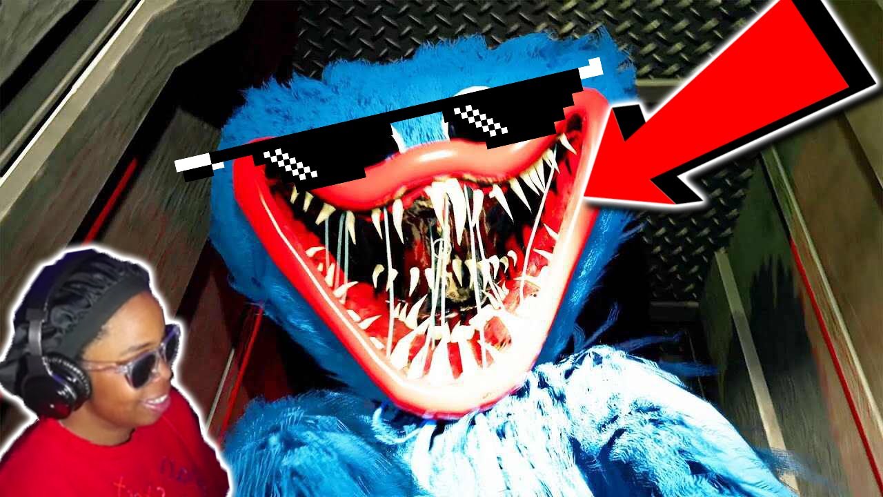 MY MOM PLAYS POPPY PLAYTIME *SHE IS CRAZY* - YouTube