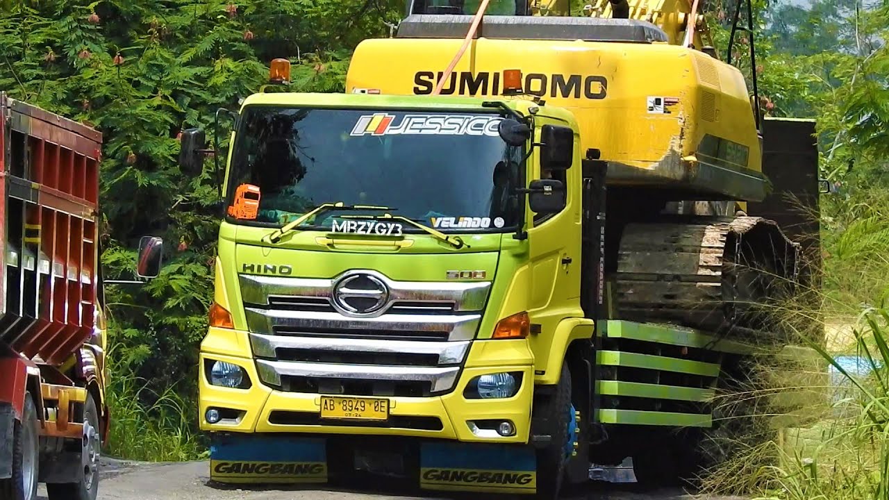 Sumitomo SH210 Excavator Transport By Hino 500 Self Loader Trucks - YouTube