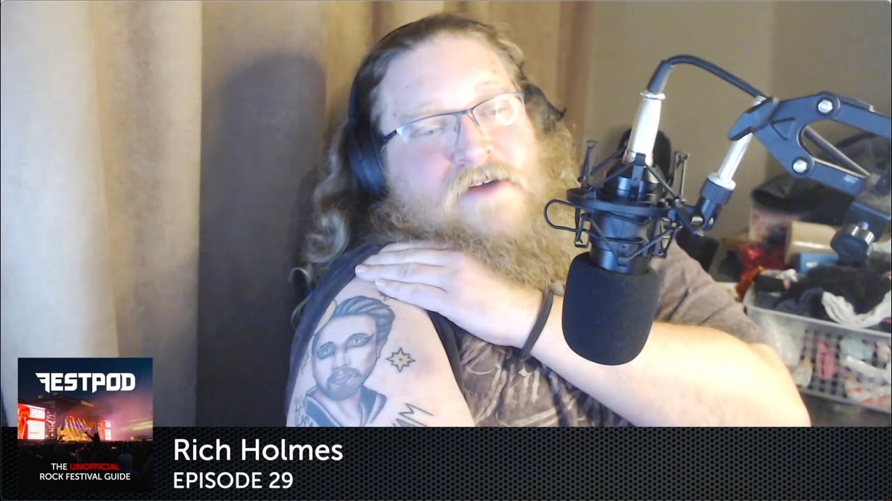 Wrexham AFC fan shows off his Rob McElhenney TATTOO! - YouTube