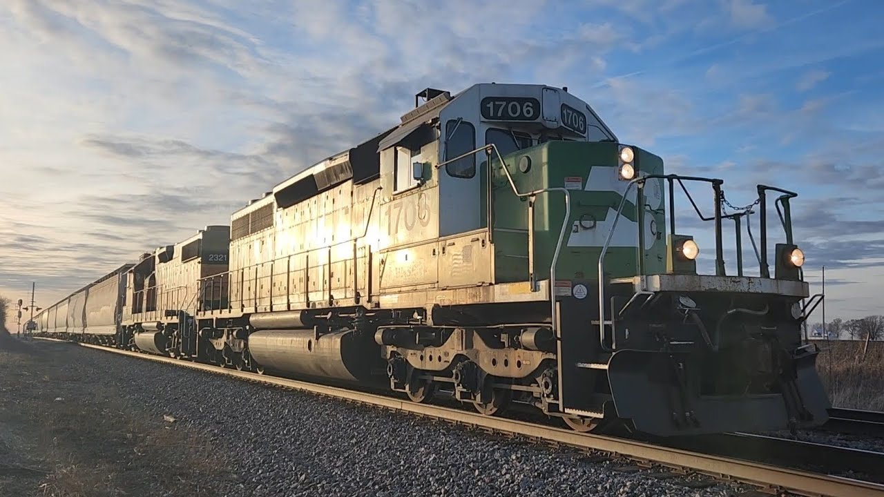 The ICONIC SD40-2 Leads with Turbos Singing! - YouTube