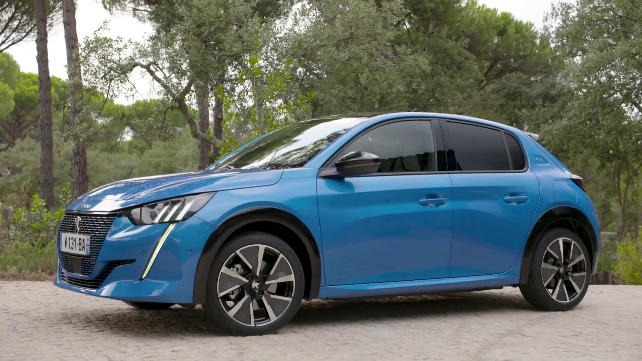 The new Peugeot e-208 GT Design in Vertigo Blue - YouTube