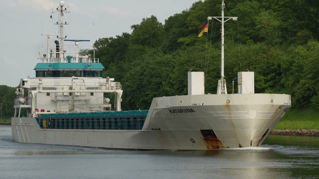 5 Minutes Shipspotting at Kiel Canal (NOK)/ Containership, Tanker ...