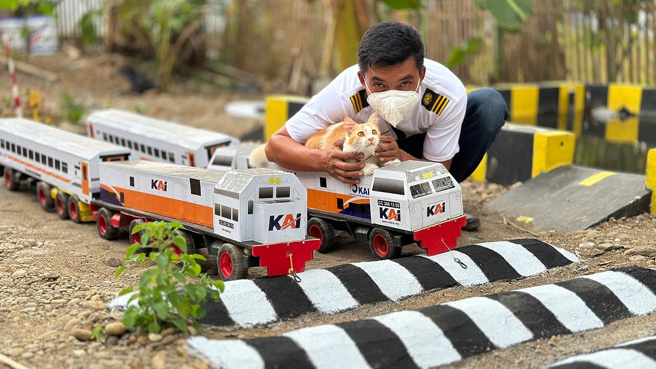 Kereta Api CC201 dan CC206 Terguling Melewati Polisi Tidur Besar ...