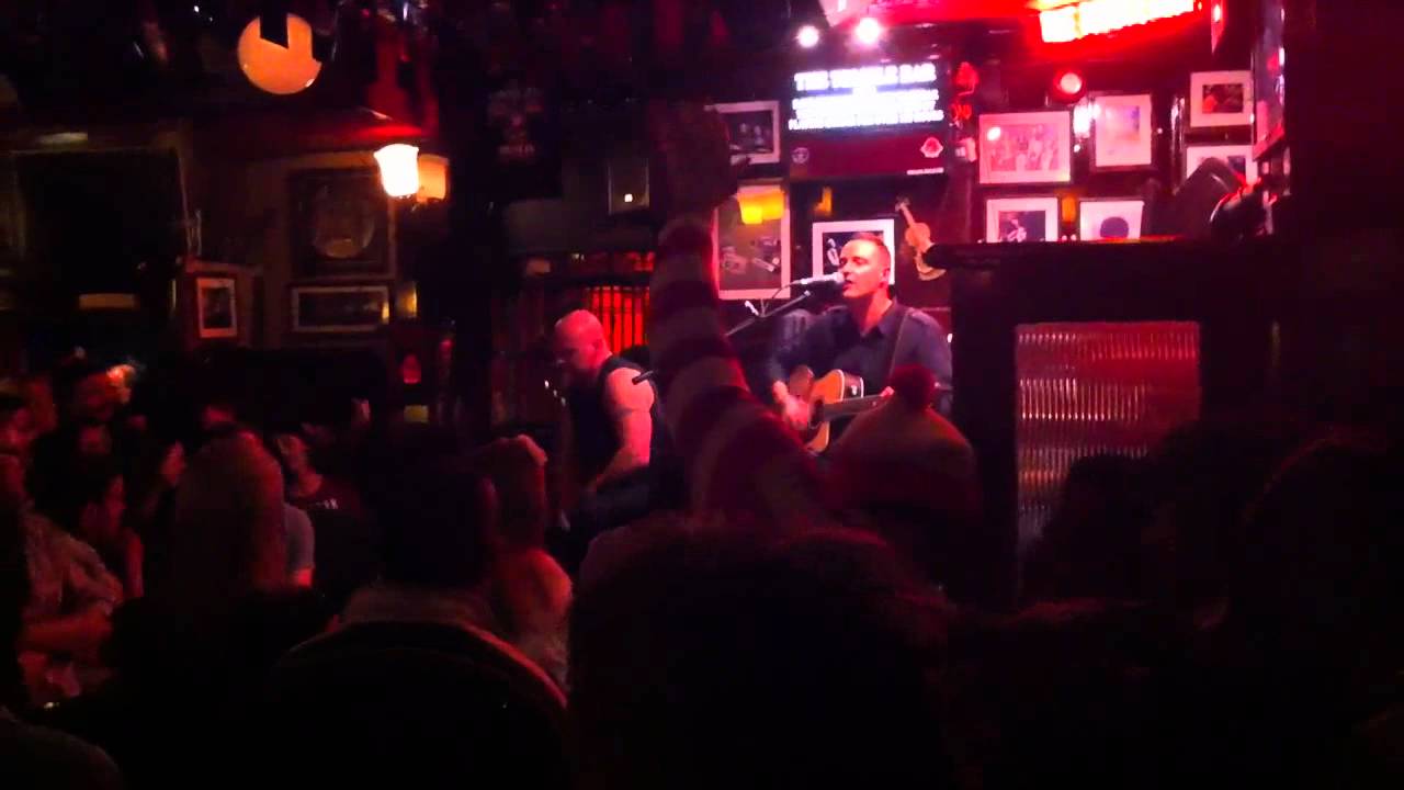 Live music at Temple Bar - YouTube