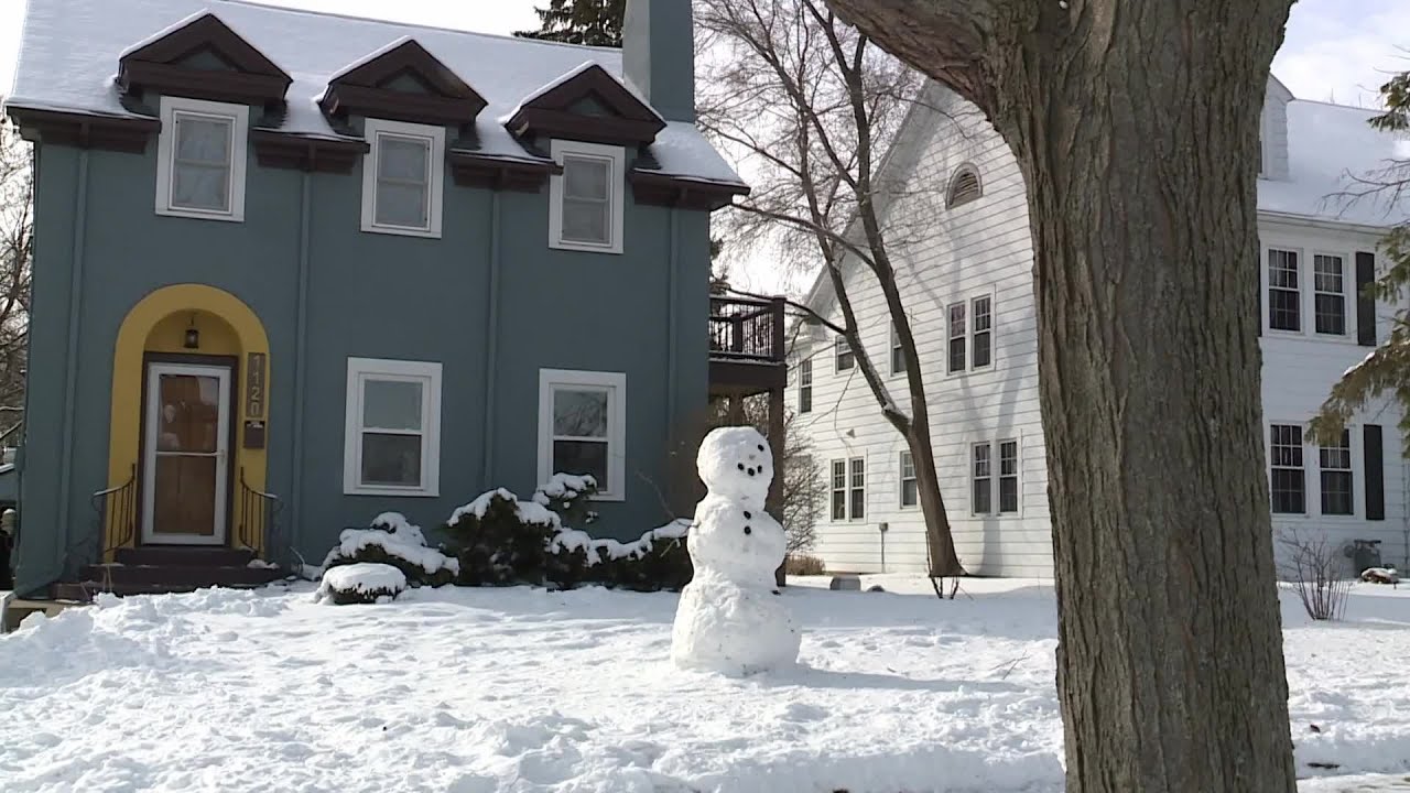 Building the perfect snowman - YouTube