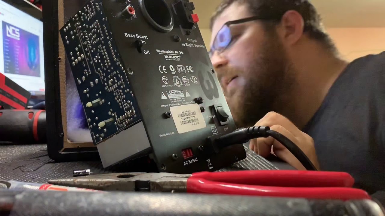 Studio monitor repair attempt 1 - YouTube