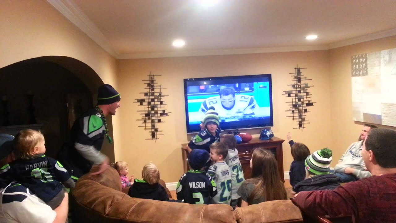 Super Bowl Seahawks 2015 crazy home fan reaction. - YouTube