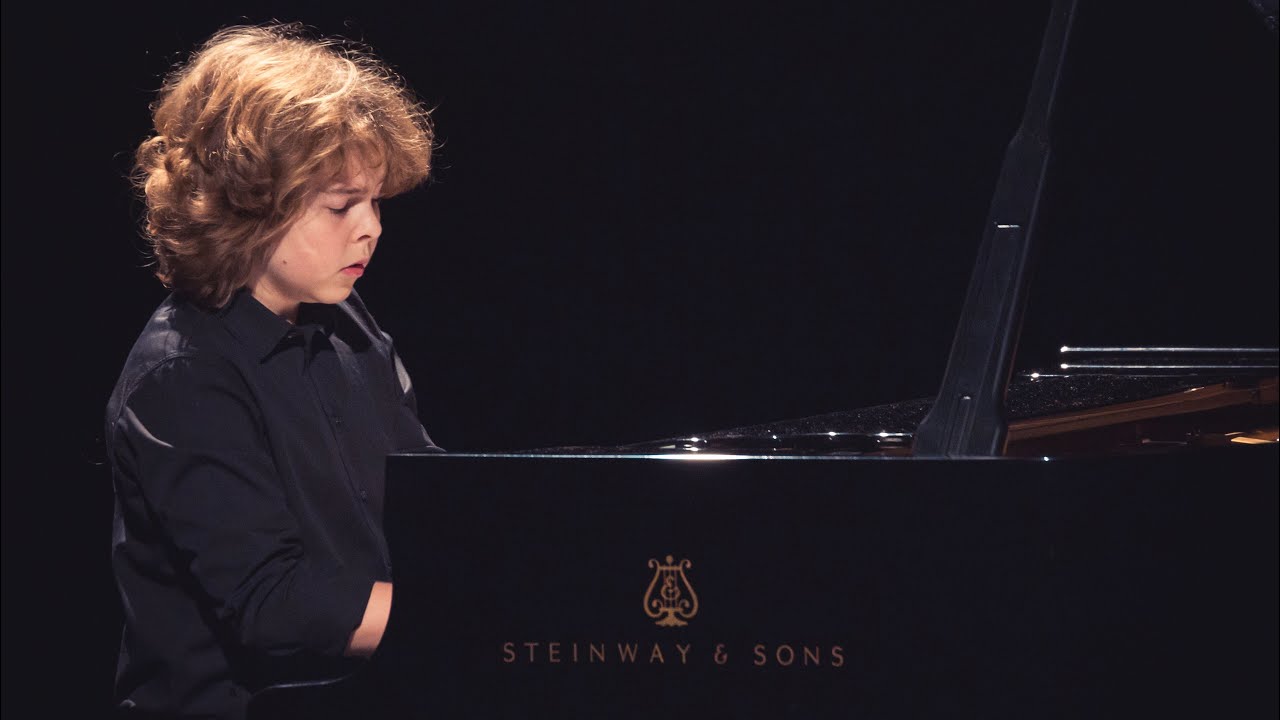 Sonata Op. 13 No. 8 in C Minor, Beethoven / Lucas Chiche - YouTube