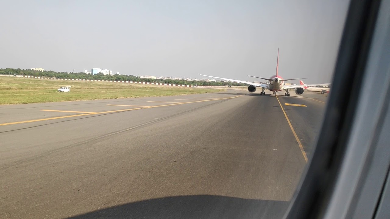 Plane lining up for takeoff - YouTube