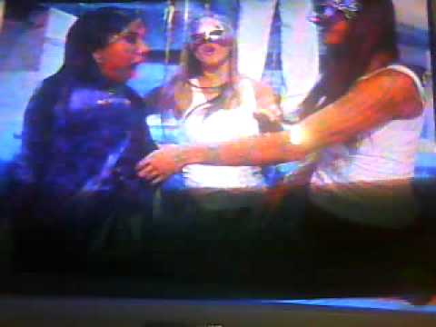 Mulher melão mostra  os peitos no programa do Ratinho! part 2