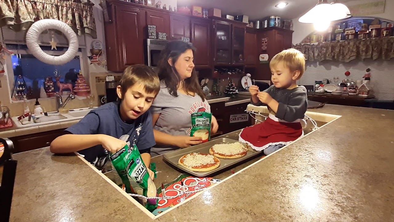 Fischer and Grayson make pizza! - YouTube