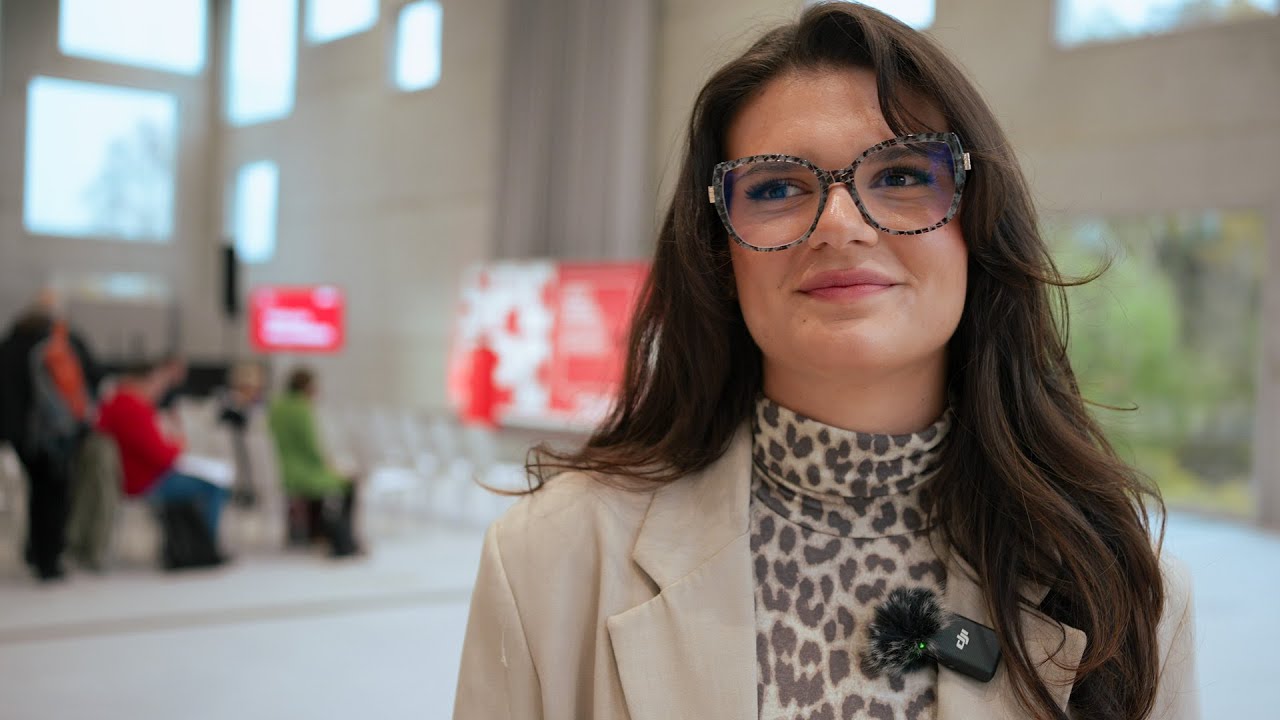 Giulias erste Tage in der SPD - YouTube