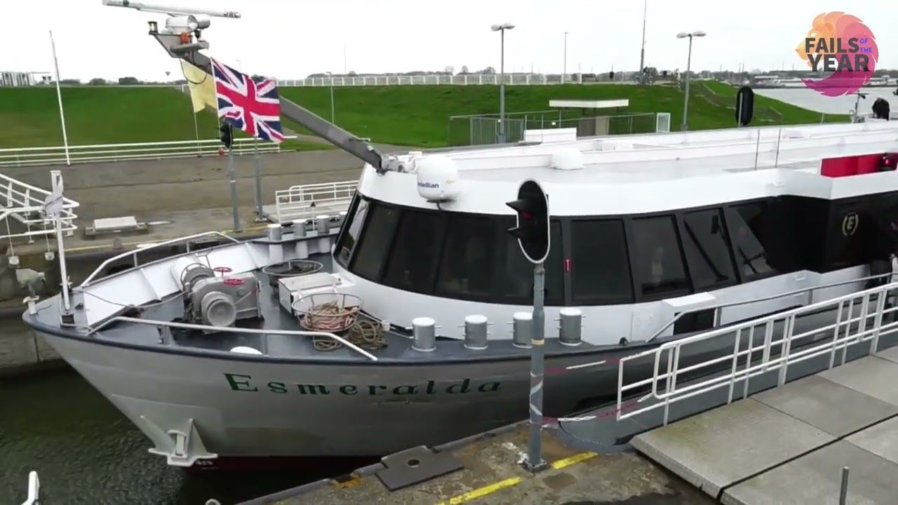 Top 10 Ship Fails Compilation - Boat Dropped From Crane, Sailboat ...