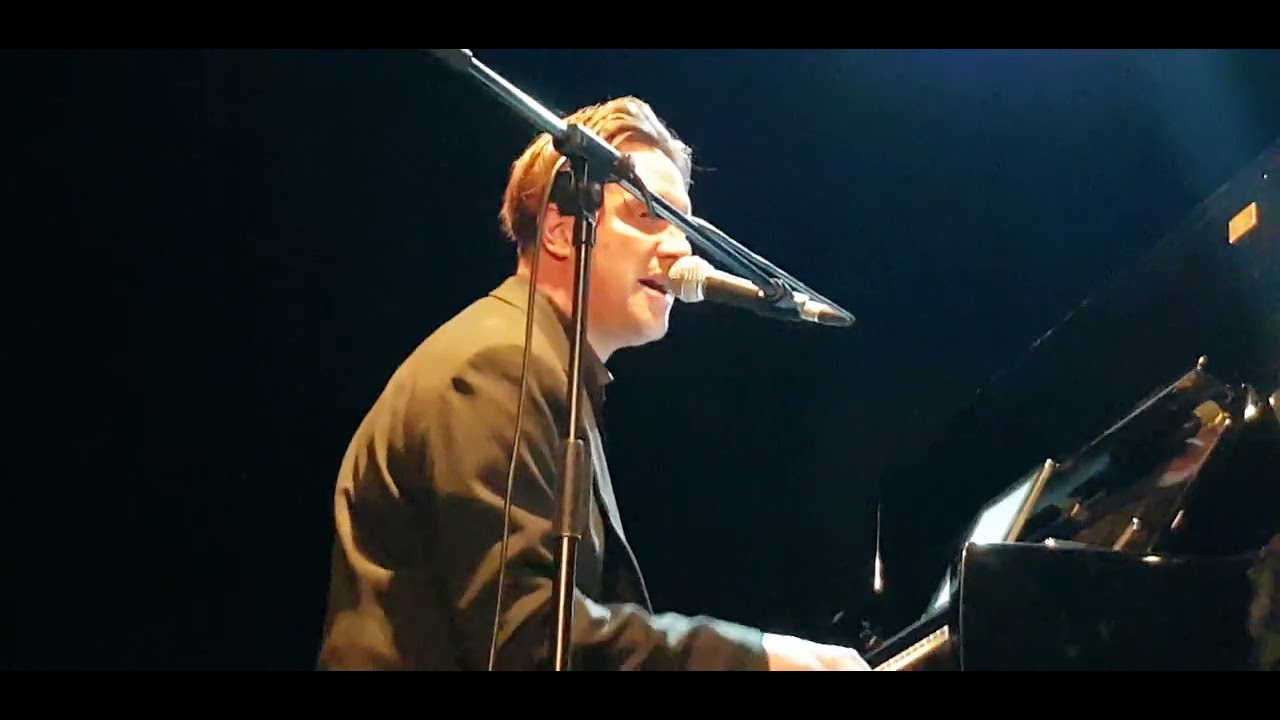 Enma Fernández i Agustí Burriel "Your never can tell" - YouTube