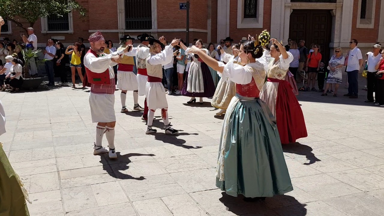 Valencian Dancing - YouTube