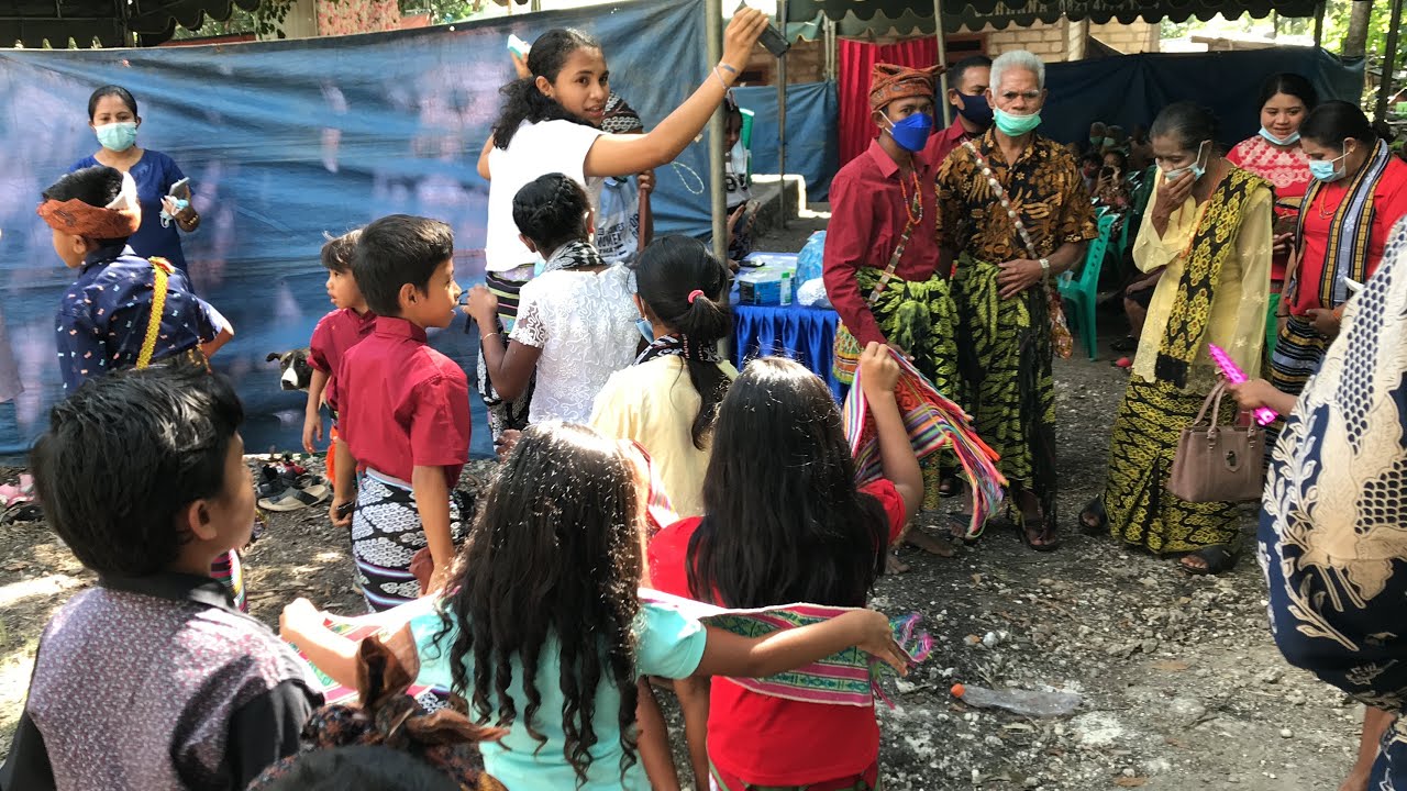 Penyambutan Keluarga Penganten dalam Pernikahan Suku Timor Kupang ...