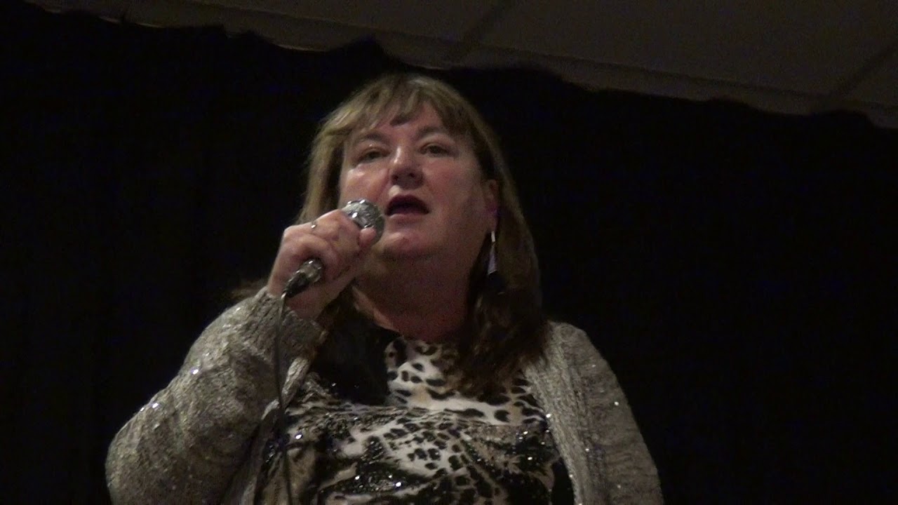 WENDY LYNN - BLUE KENTUCKY GIRL 2017 live - YouTube