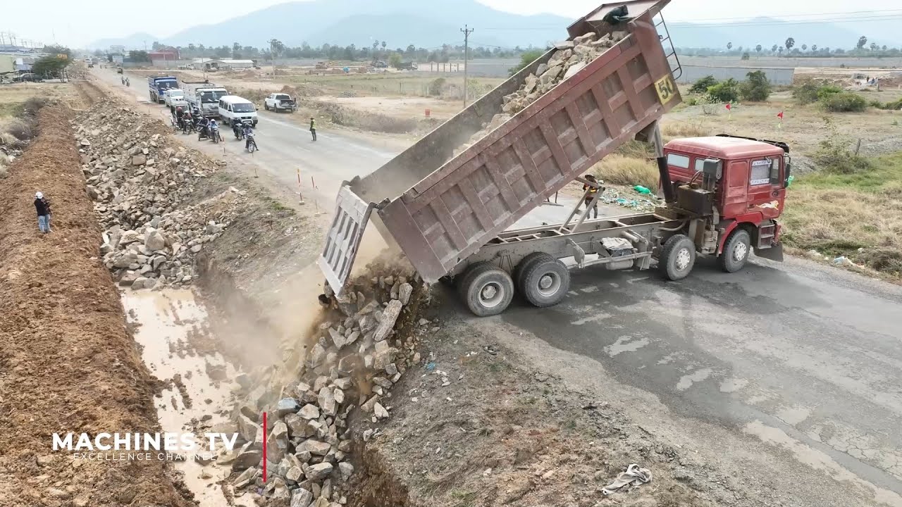 New Update Massive Heavy Rock Loading Power Truck Dumping Faster Side ...