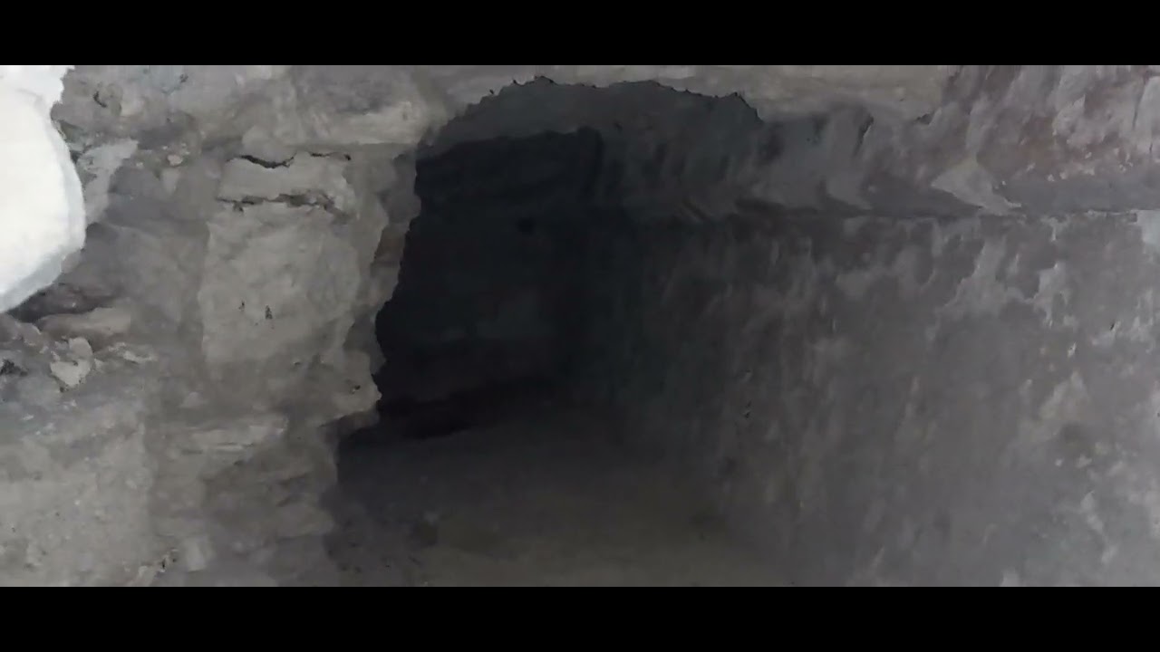 Estructura maya con restos de color rojo. #Holmul, #petén n - YouTube