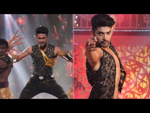 Gurmeet Choudhary & Ravi Dubey's Stunning Dance Performance At An Award Function | #TellyTopUp