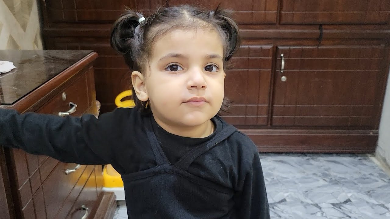 Fabiha Ke Pao Me Dard... 😁 #viralvideo #babyshorts #princess #Cute ...