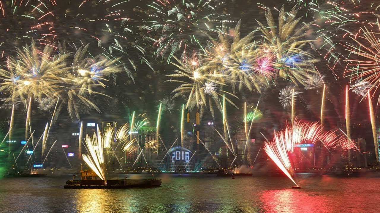Hong Kong ushers in 2018 with spectacular fireworks display - YouTube