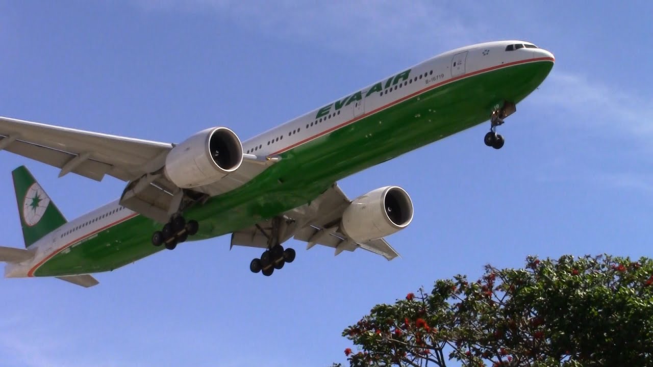 EVA Air Boeing 777-300ER [B-16719] landing at LAX - YouTube