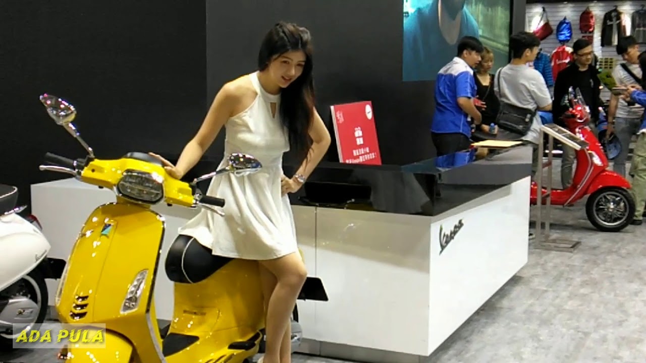 VESPA MODEL Girl Taipei Auto Show 2020[ 新車大展台灣] - YouTube