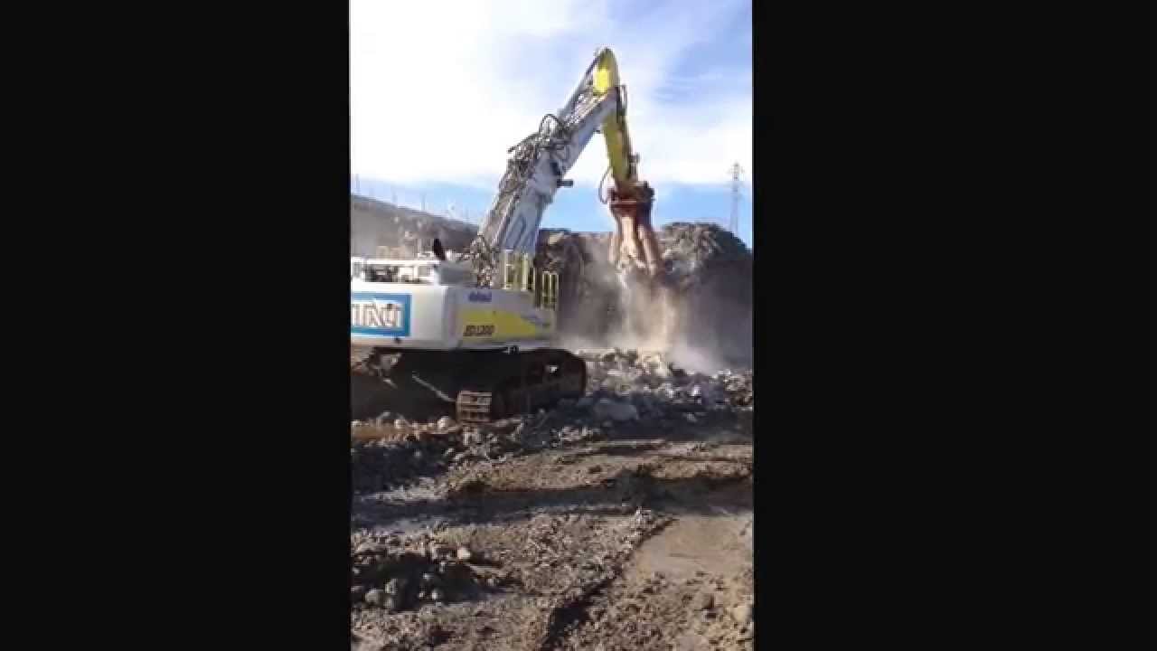 Hydraram HCC-120V Concrete Crusher mounted on 120t Demolition Excavator ...