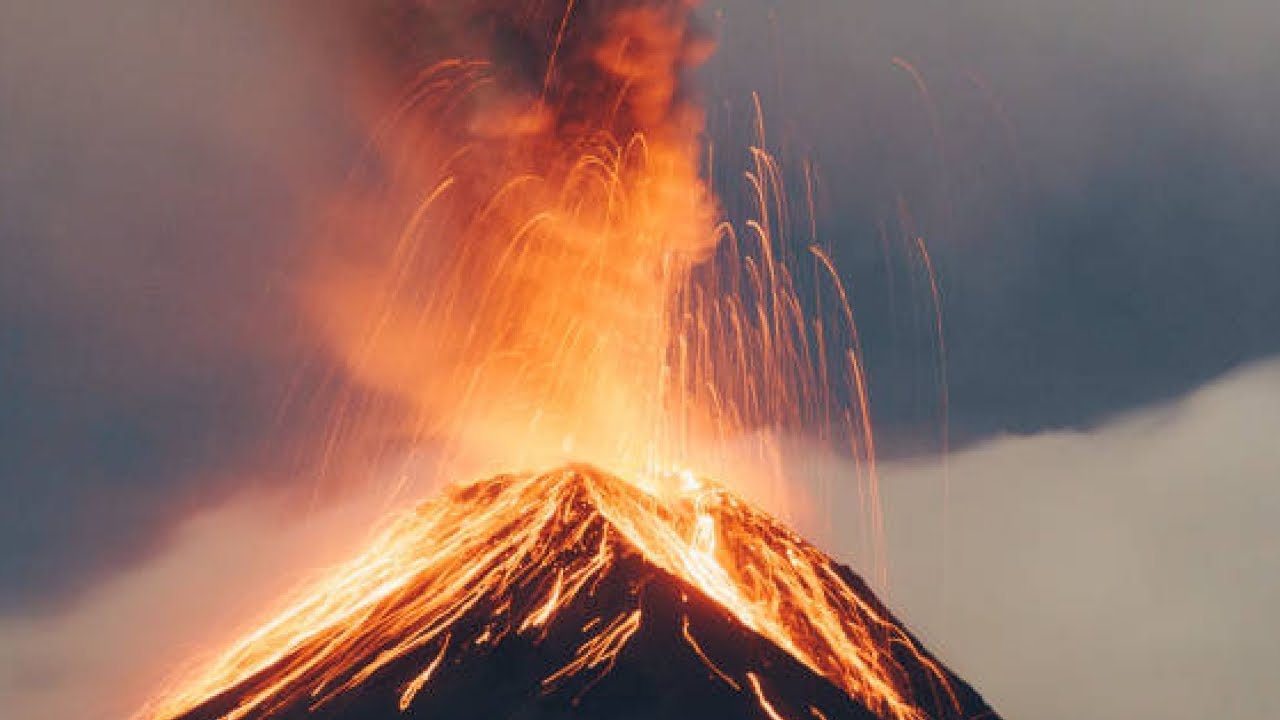 🌋Unbelievable Footage of a Volcano Eruption Caught on Camera!🌋 - YouTube
