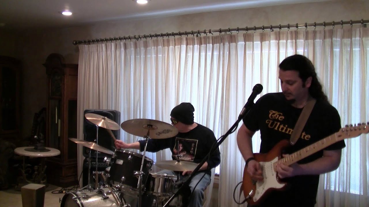 Bobby Berge and Dean Christopher play Tommy Bolin - Standing in the ...