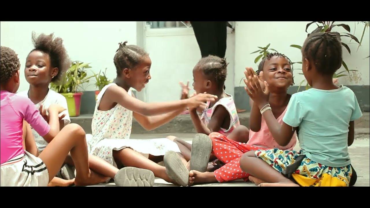 Maman_BMB_Officiel_clip - YouTube