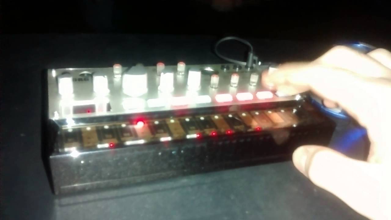 Phuture's acid trax on the Volca Bass - YouTube