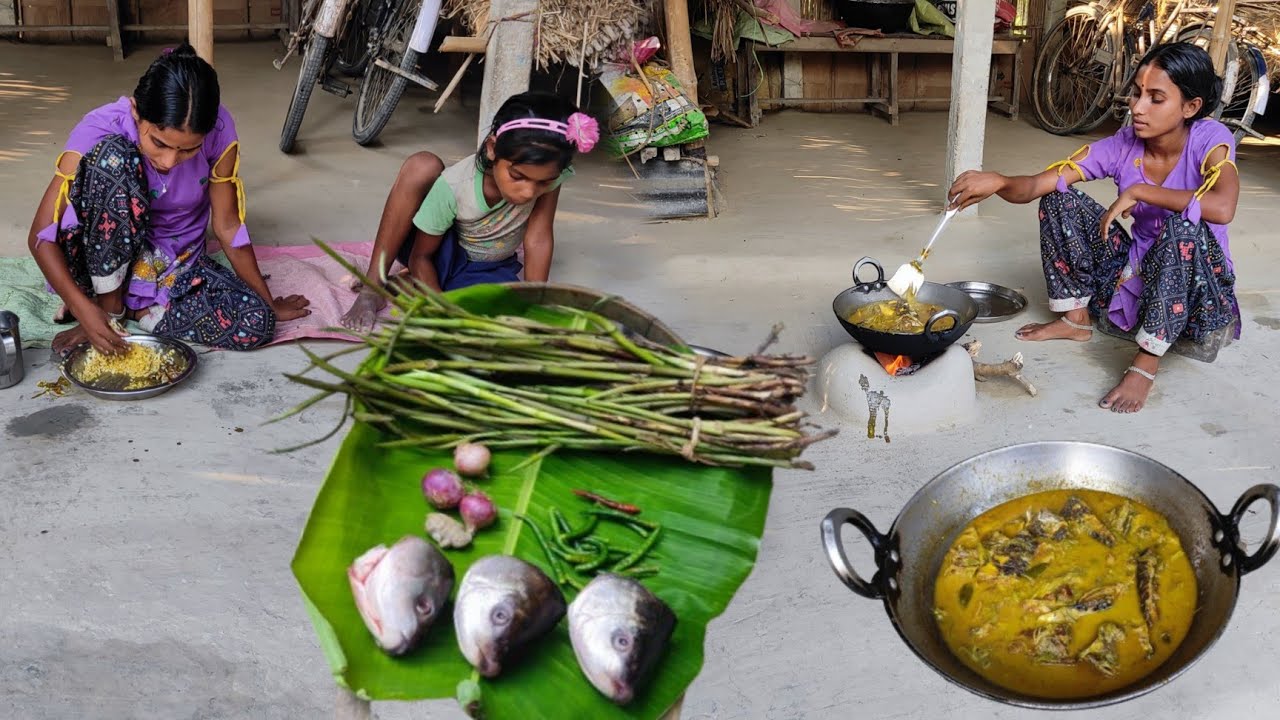 Fish head cooking with KOCHUR LOTI recipe by santali tribe girl - YouTube