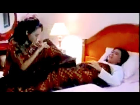 Bumil Melahirkan Di Rumah Di Bantu Ibu Mertuanya Sendiri 