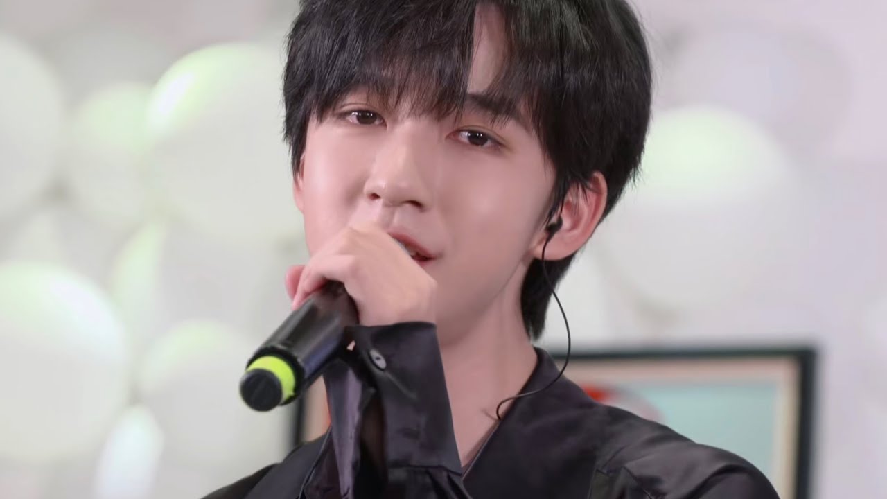 【TNT时代少年团】贺峻霖17岁生日直播 He Jun Lin’s 17th Birthday🎂 || 1080HD - YouTube