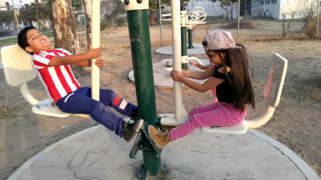 Con mi primo en el parque :) - YouTube