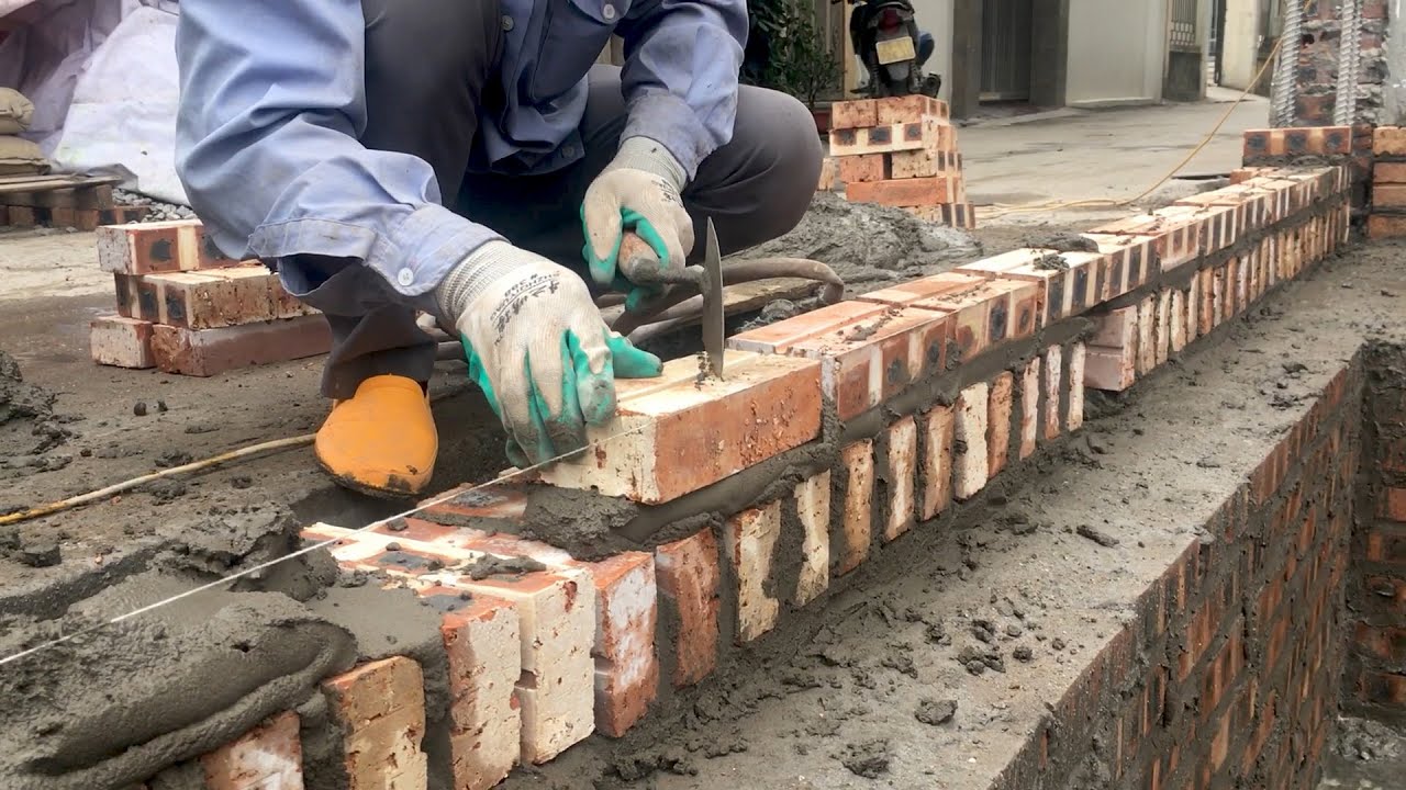 Construction techniques: How builders create straight walls - Master ...