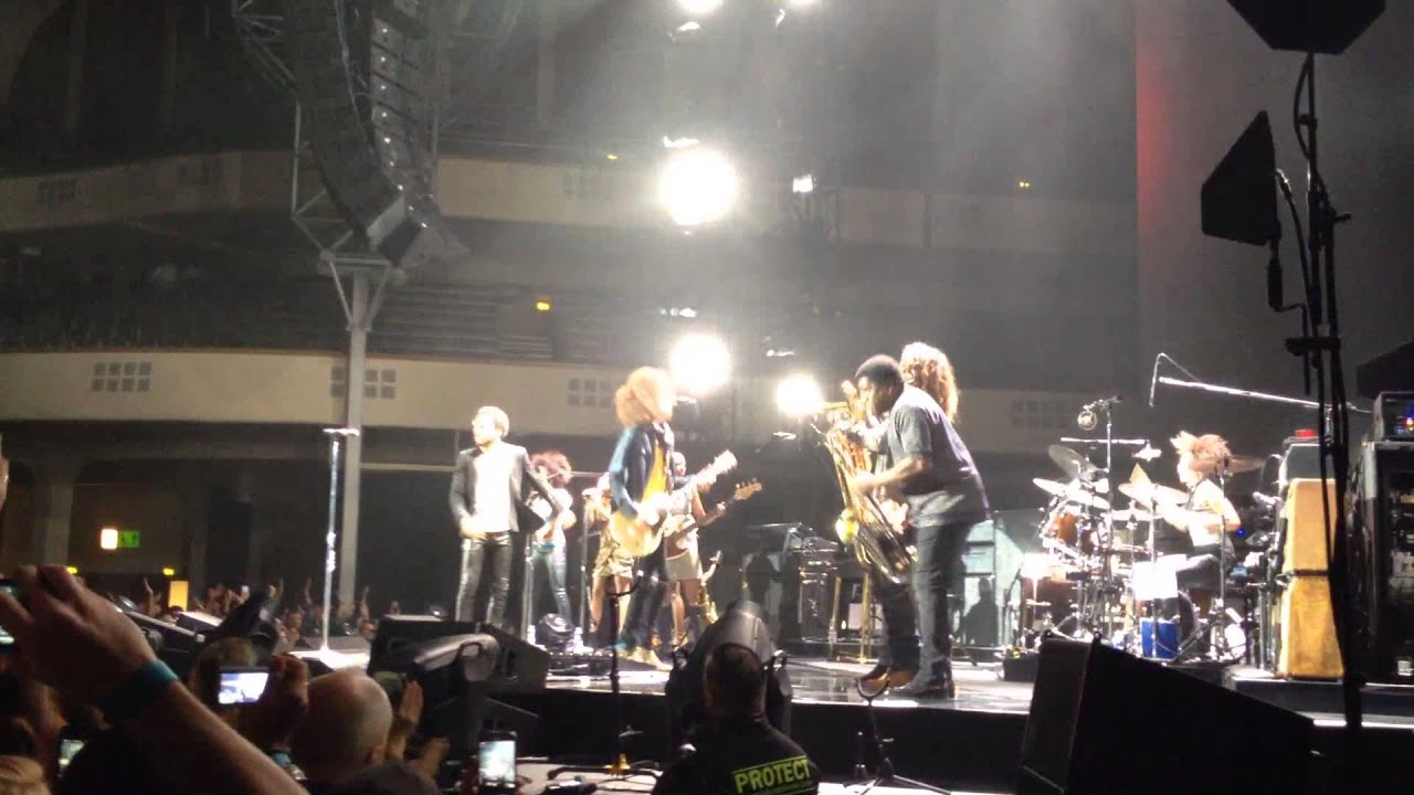 harold todd sax solo - lenny kravitz concert 2014 part 1 - YouTube