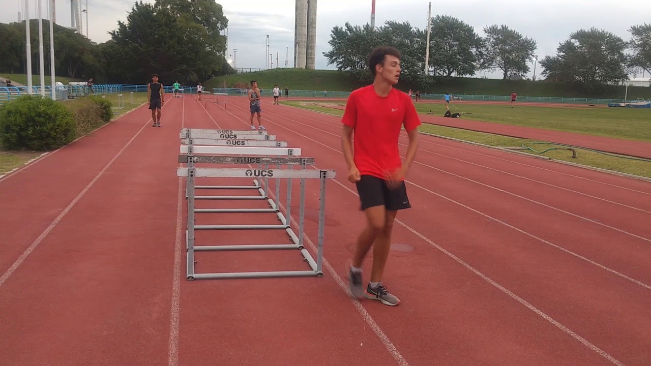 Atletismo: entrenamiento de vallas - YouTube