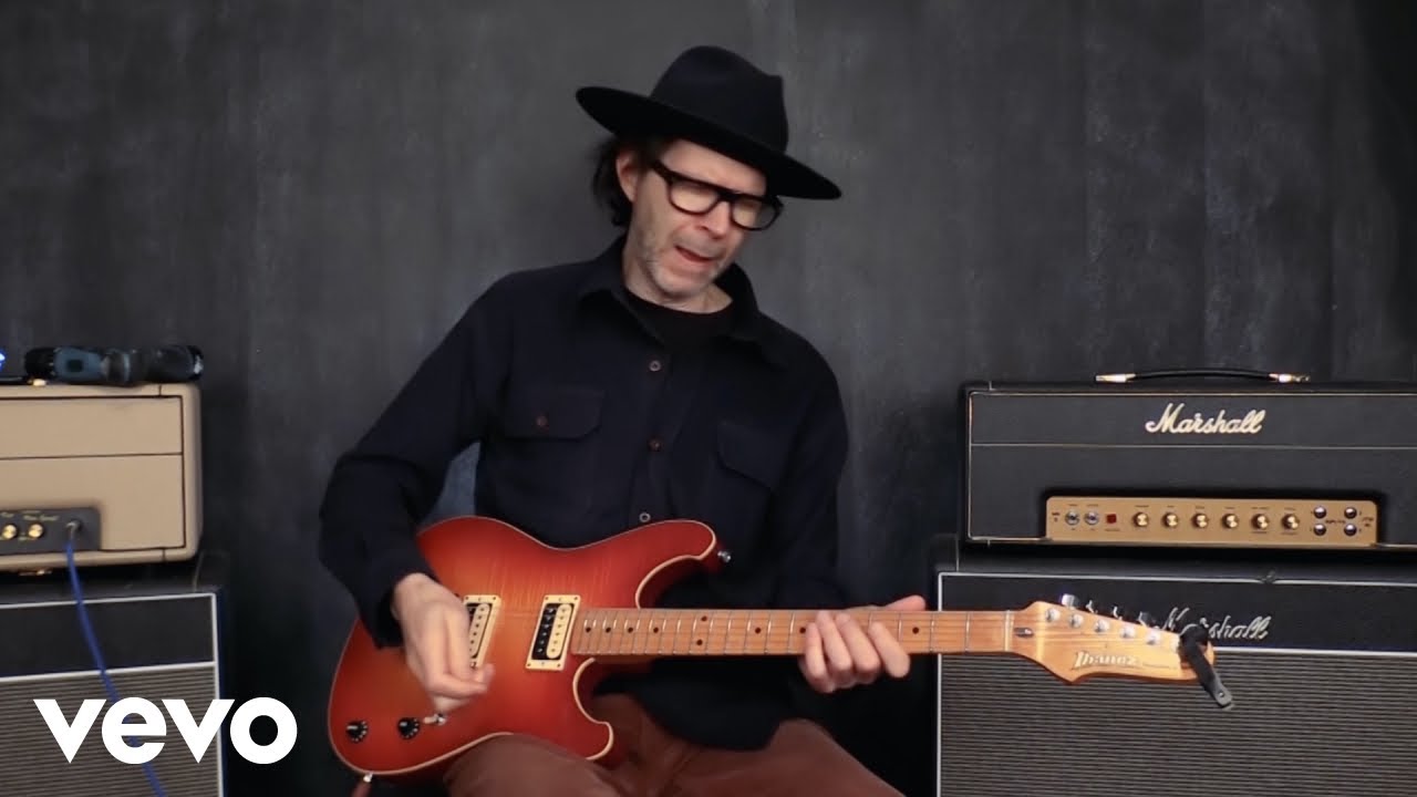 Paul Gilbert - Unboxing Lean Into It RSD Red Vinyl - YouTube